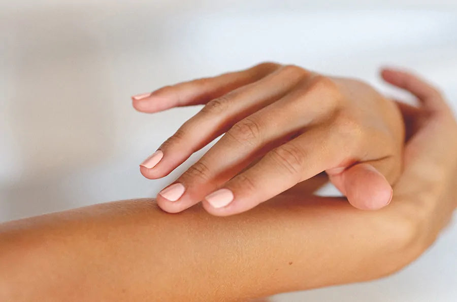 10 tips to maximise the life of your manicure | Sienna – sienna.co